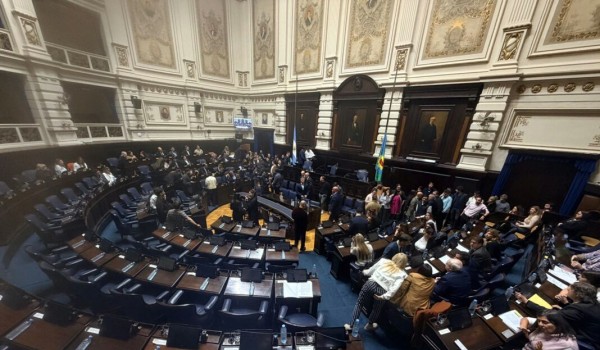 Tensión en la Legislatura bonaerense: “bloquearon” el debate por la ...